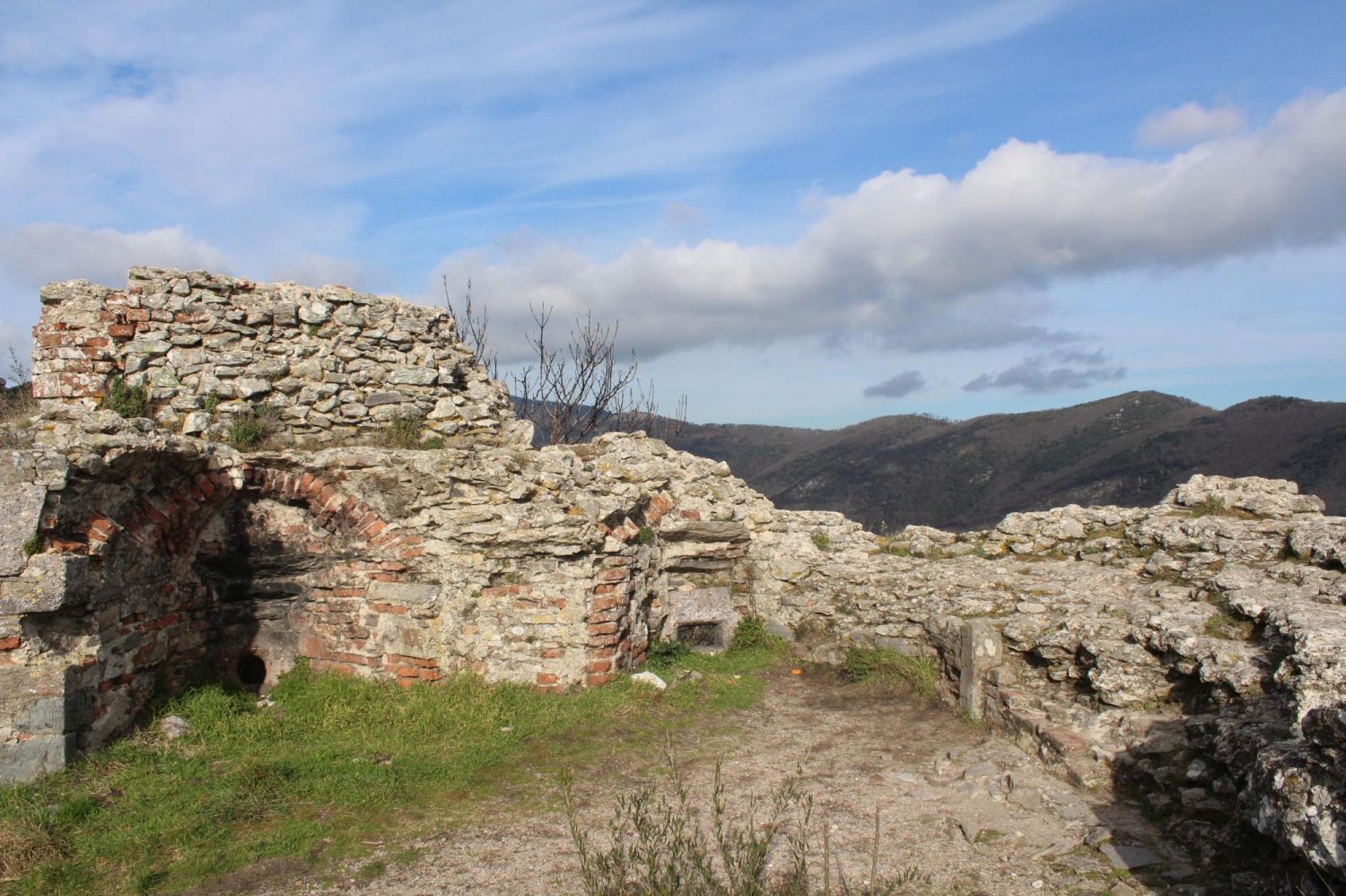 Fortezza della Verruca - Monte Verruca, Calci (Pisa)